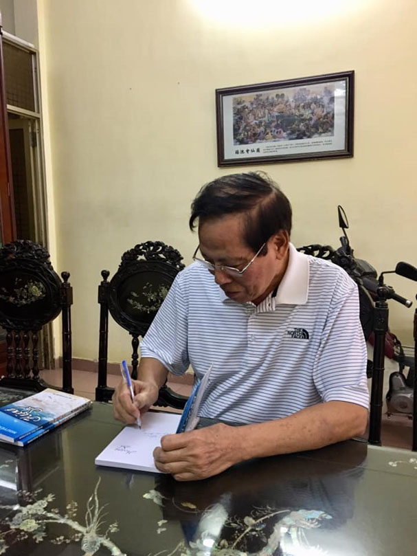 Trên hành trình đi tìm mật mã thơ*