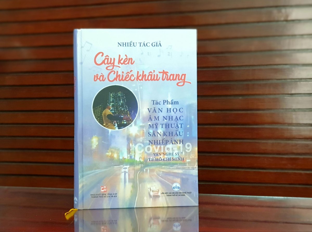 Nhìn lại những tháng năm chống dịch qua "Cây kèn và chiếc khẩu trang