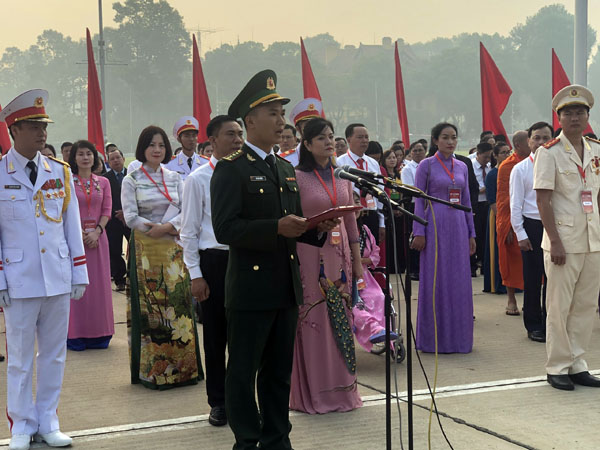 Trao Huy hiệu Bác Hồ cho 67 điển hình tiêu biểu toàn quốc